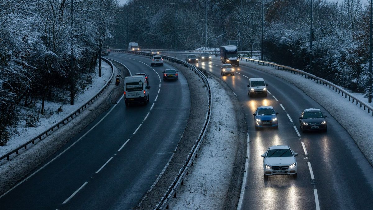 Driving home for Christmas: 20m UK car journeys expected this week ...