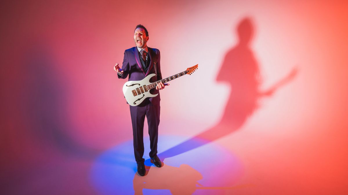 Paul Gilbert shows you how to play his blistering guitar licks in this ...