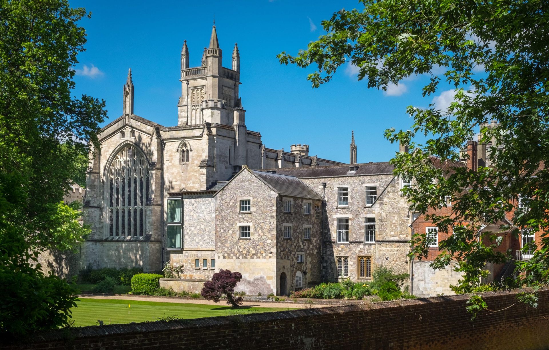 Winchester College: The school that's survived six centuries of turmoil ...