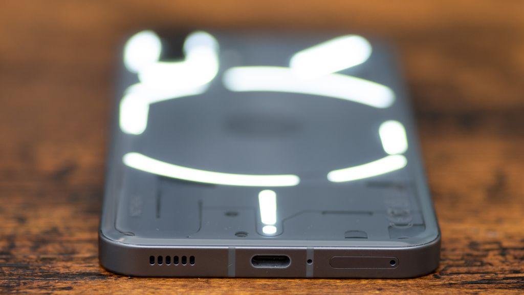 Nothing Phone 2 review: exactly what it looks like, flashy and new ...