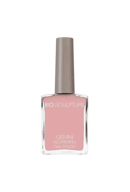 The Classiest Nail Colours According to Sofia Richie-Grainge's ...