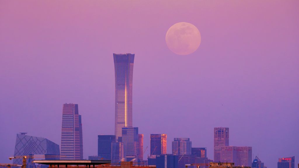 February's Full Snow Moon dazzles in a flurry of stunning photos from ...