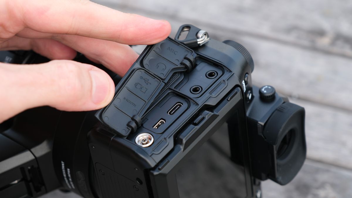Fujifilm GFX 100S II review: a refinement of a medium format favorite ...