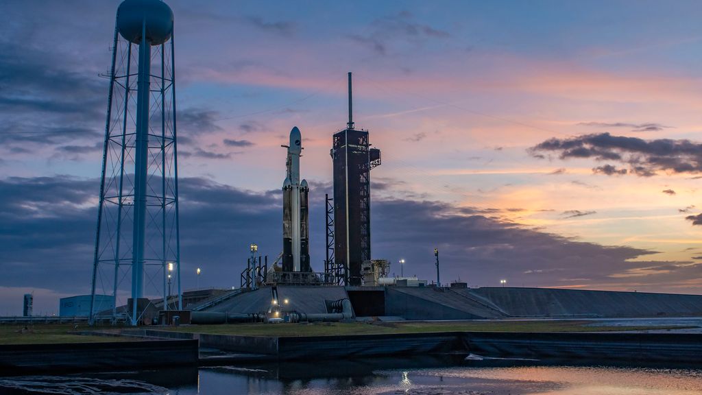 SpaceX scrubs Falcon Heavy's X-37B space plane launch due to ground ...