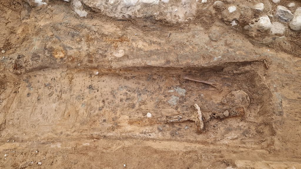Medieval grave of 'very, very powerful' man and his 4-foot-long sword ...