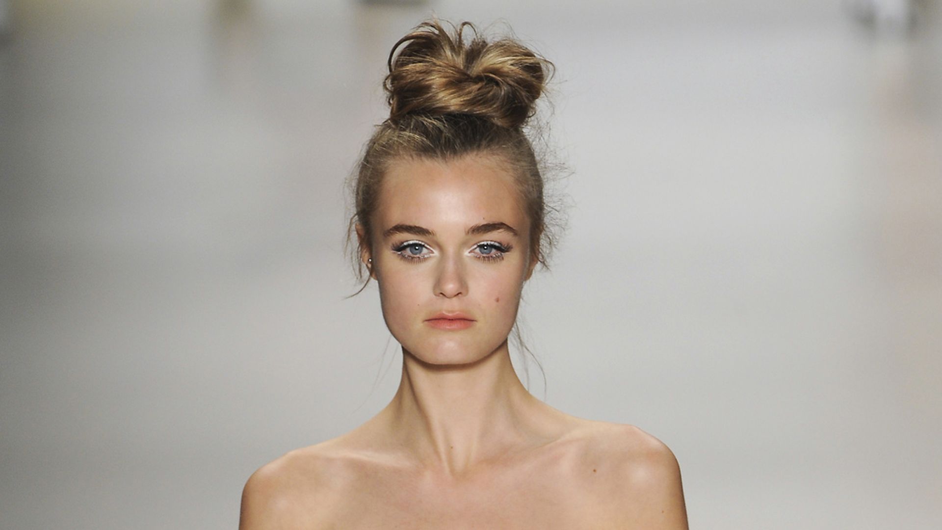 Top knot hairstyles: the best top knots for every occassion | Marie ...