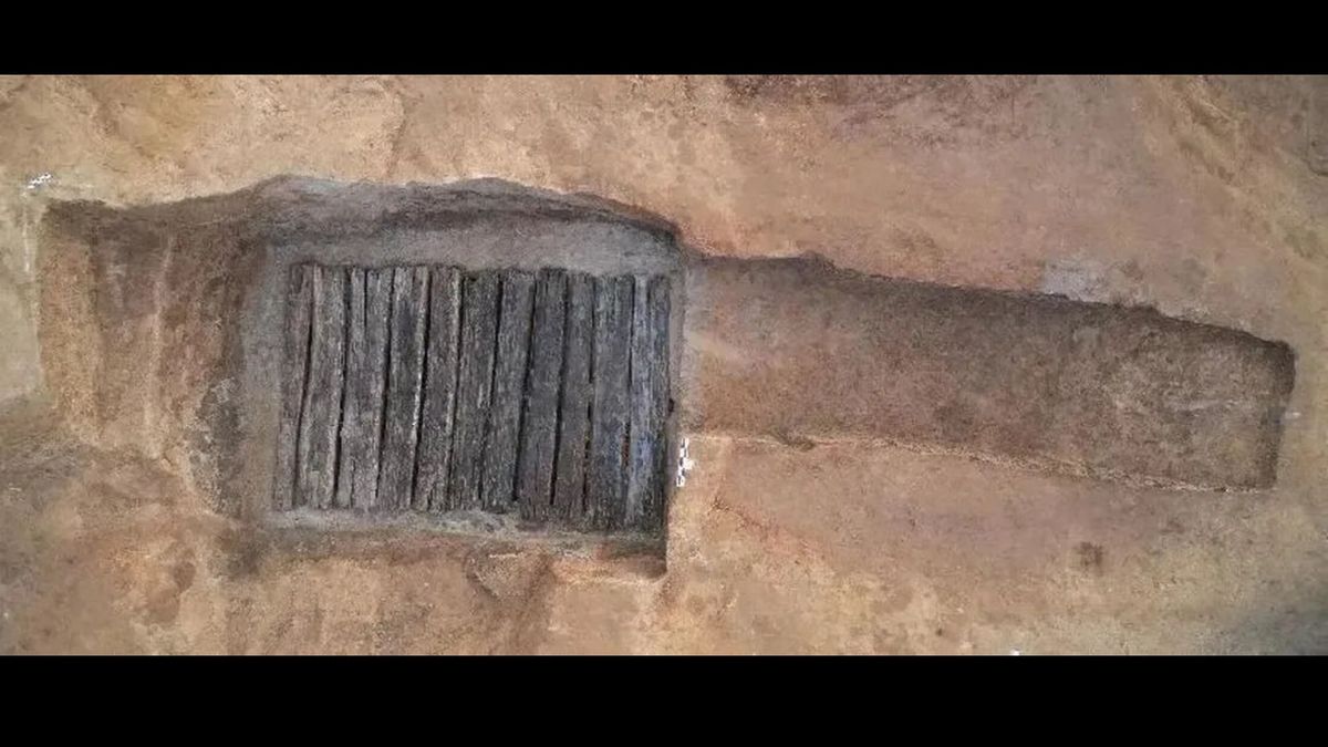 Grave robbers looted lavish 1,800-year-old tombs in China — but missed ...