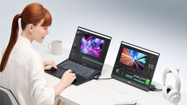 Asus reveals world-first glasses-free 3D OLED laptop | TechRadar