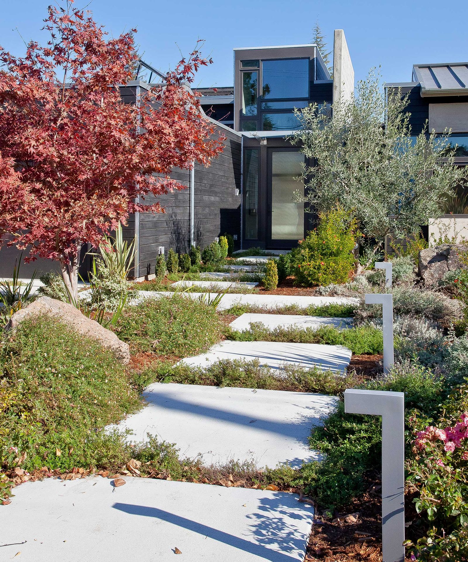 Modern front yard landscaping ideas: 13 contemporary looks | Homes and ...