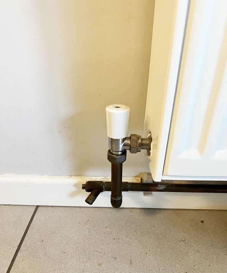 How to paint a radiator for stunning results | Real Homes