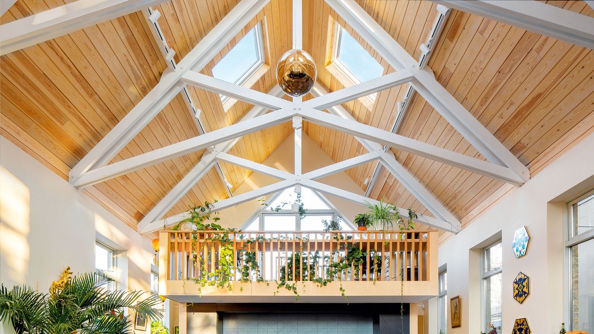 Roof lantern or skylight: Which is the best option for you? | Homebuilding