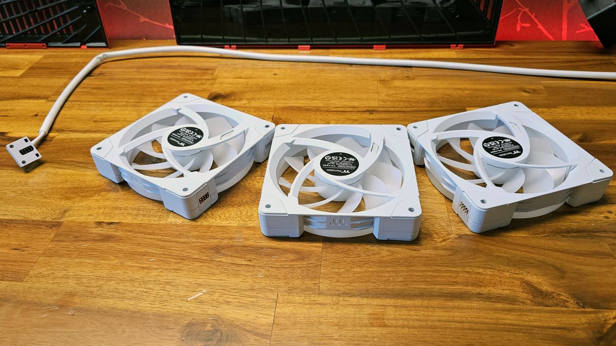 Hands On: Hyte’s Y40 Is a Pretty, Affordable PC Show Case | Tom's Hardware
