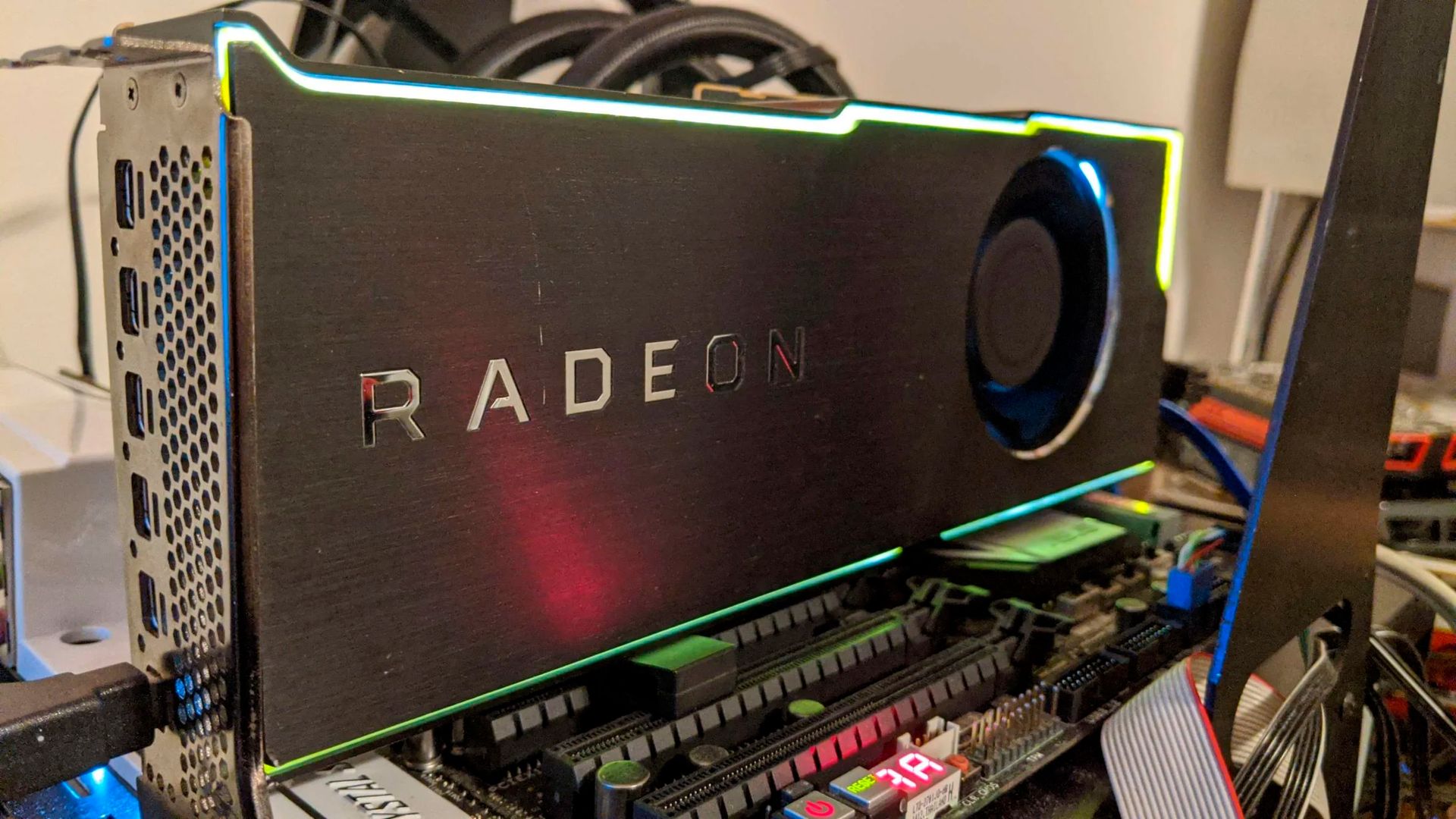 Redditor Unearths Powerhouse AMD Vega 20 GPU That Never Arrived at ...