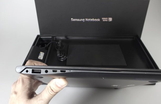 Samsung Series 9 15" Unboxing: Thinnest and Lightest 15-inch Laptop ...