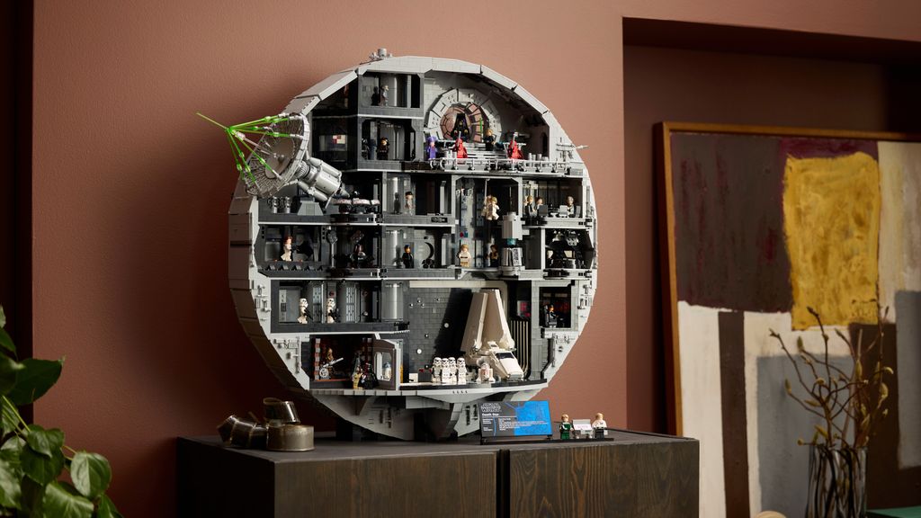 This fully operational 9,000-piece Lego Star Wars Death Star is the ...