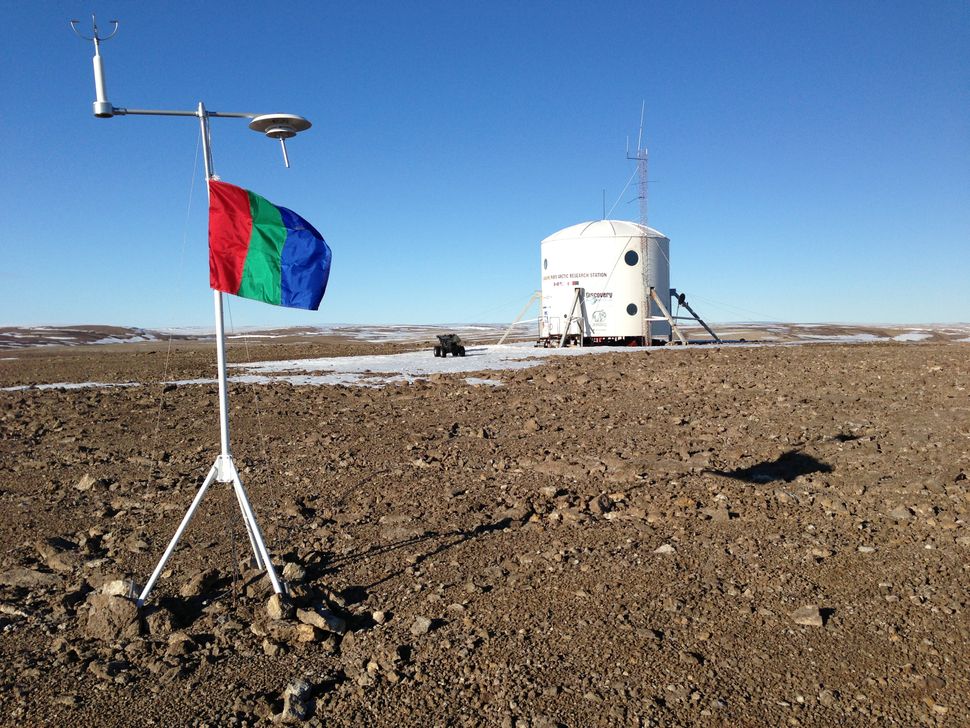 Year-long Mock Mars Mission Picks Semifinalists for Canadian Arctic ...