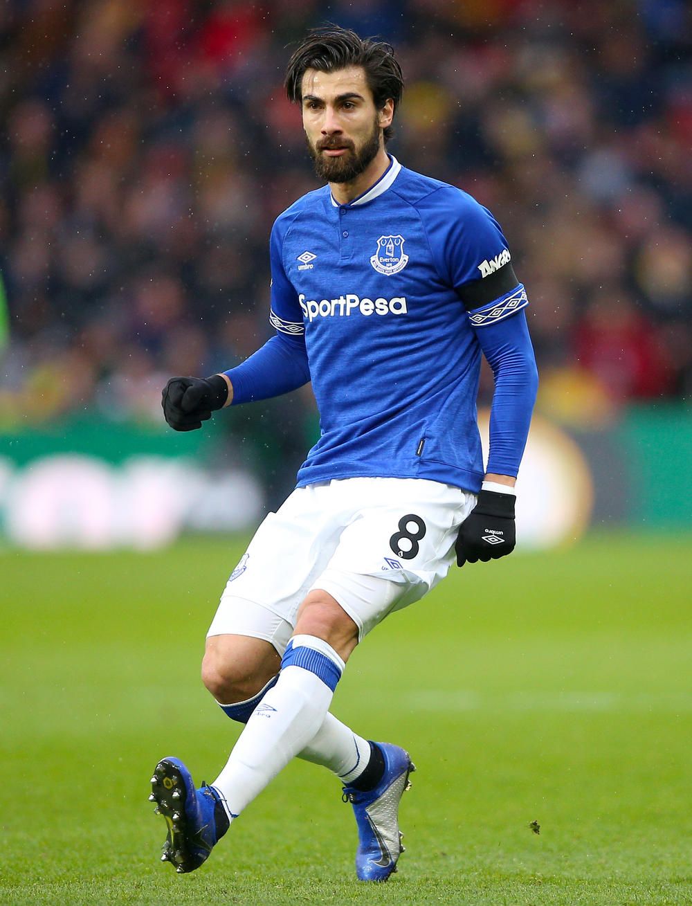 Everton sign Gomes on five-year deal | FourFourTwo