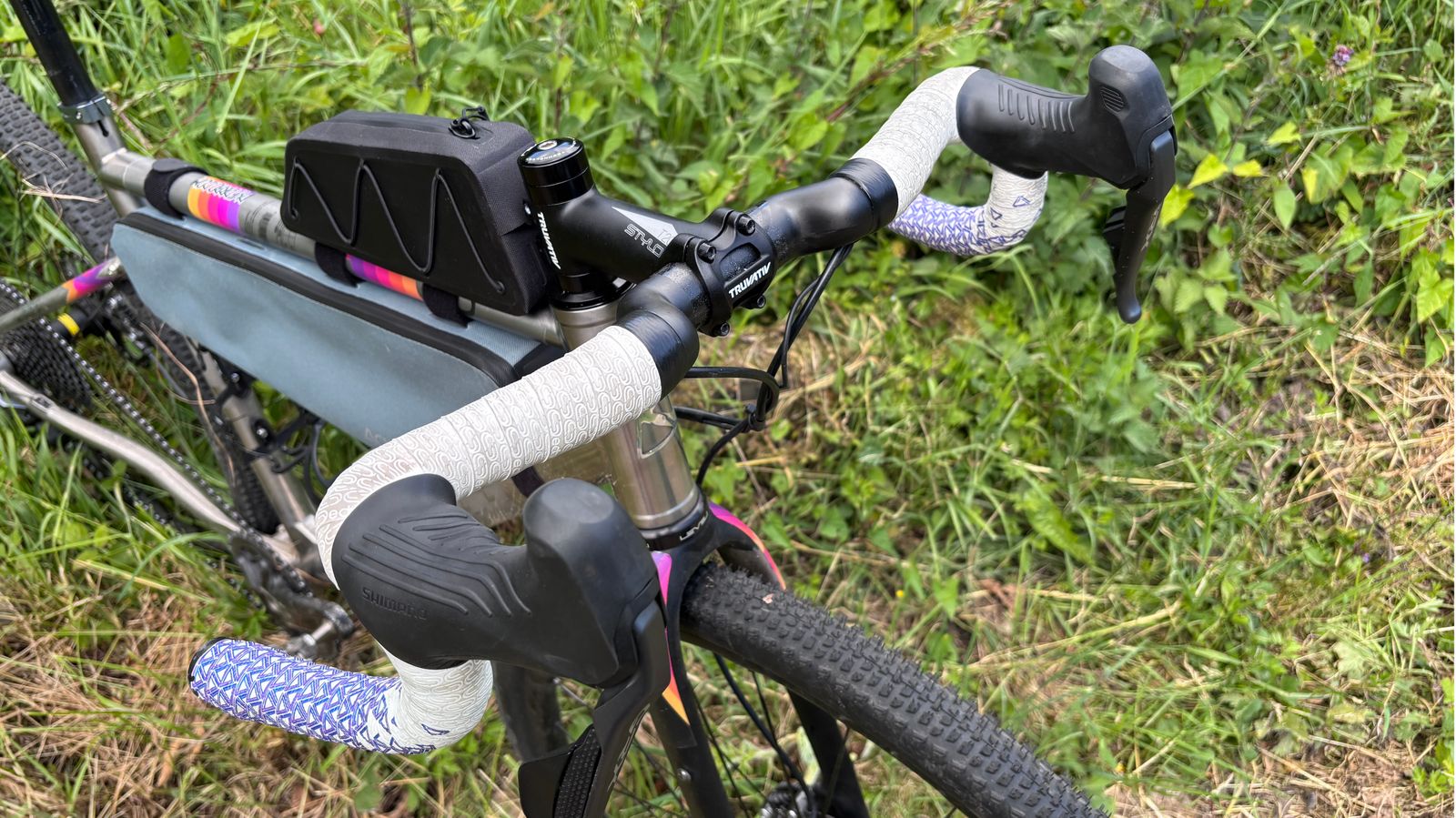 Deda Gera carbon gravel handlebar review: Does a short reach bar make sense off-road? | Cycling ...