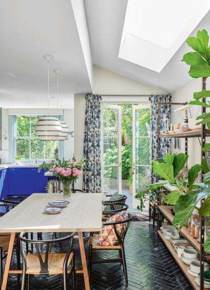 Kitchen window treatment ideas – 10 designs for better lighting ...