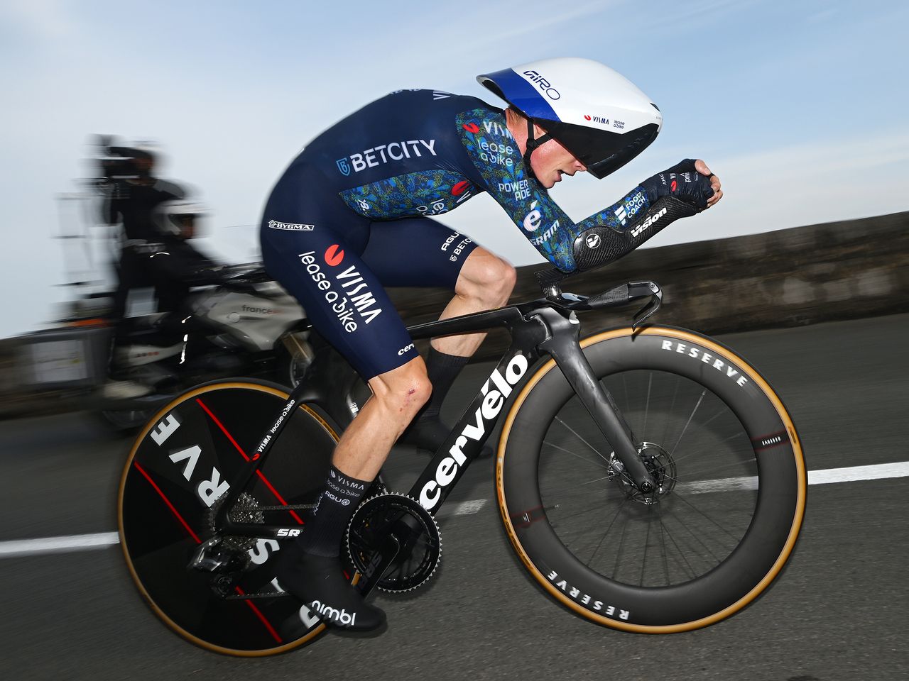 Tour de France final day tech: Curious choices, sponsor appeasement ...