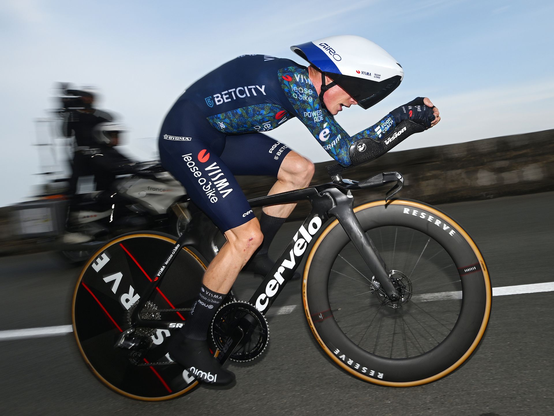 Tour de France final day tech: Curious choices, sponsor appeasement ...