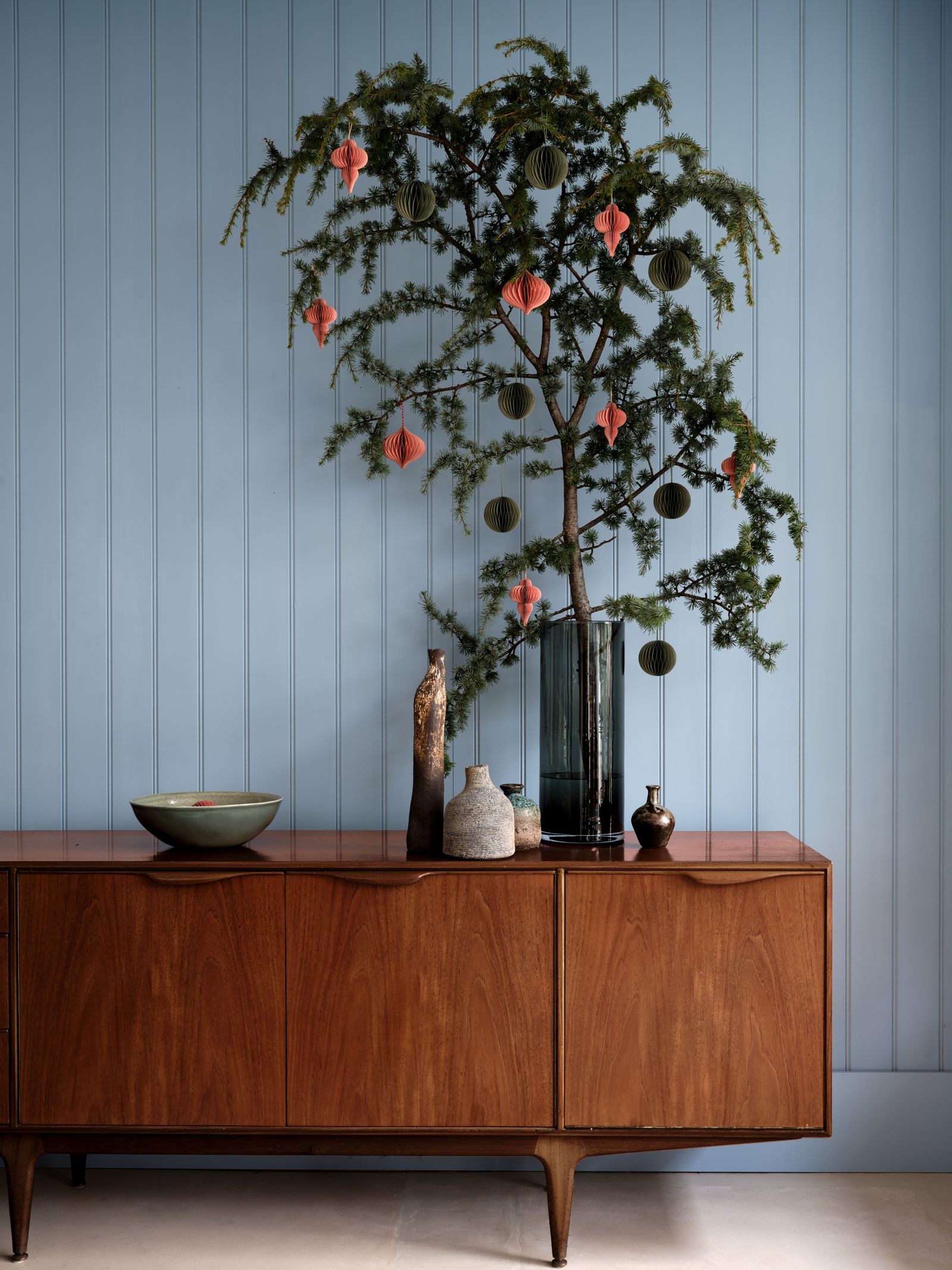 How to Make an Entryway Feel More Christmassy | Livingetc