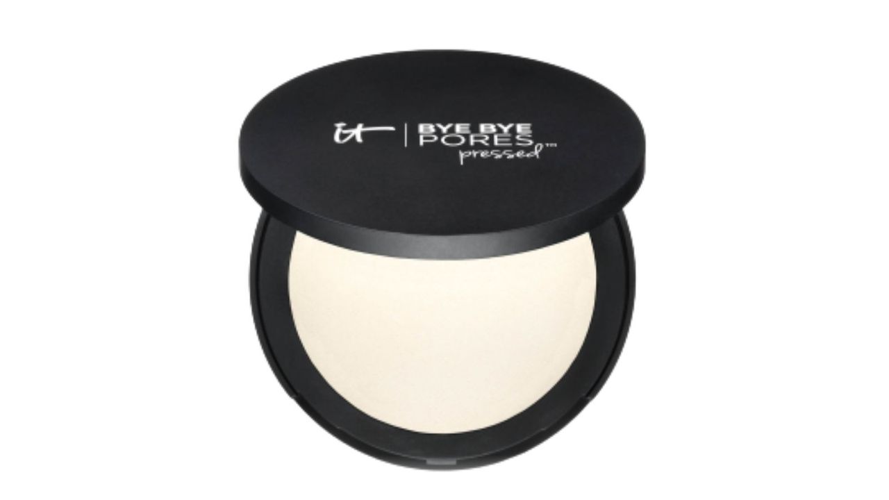 Best setting powders to keep oily t-zones under control | Woman & Home