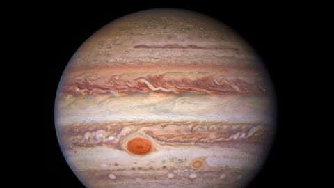 Stunning new images of Jupiter reveal atmosphere details in different ...