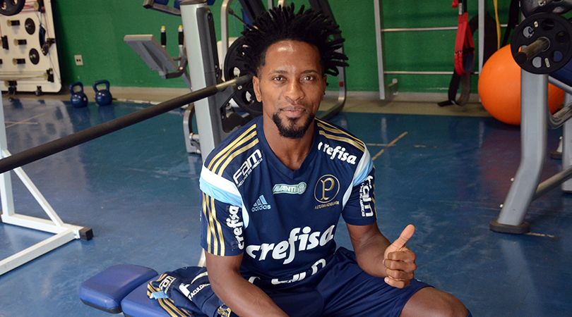 Ex-Bayern Munich man Ze Roberto is STILL scoring for Brazil's champions ...