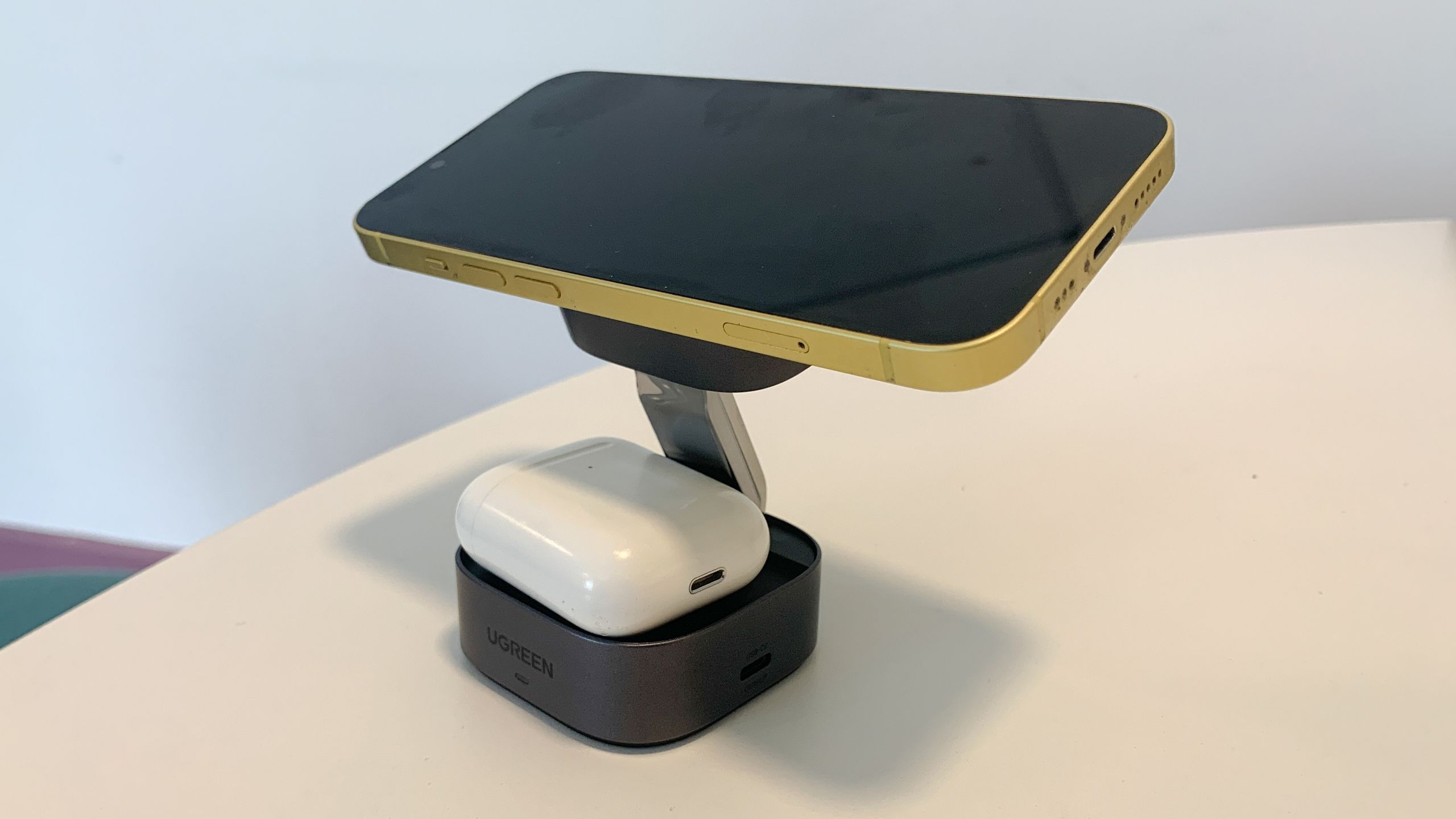 Ugreen 15W MagFlow MagSafe 2-in-1 Charger review: Fast and portable ...