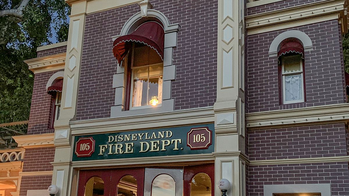 5 Spooky Disneyland Ghost Stories | Cinemablend