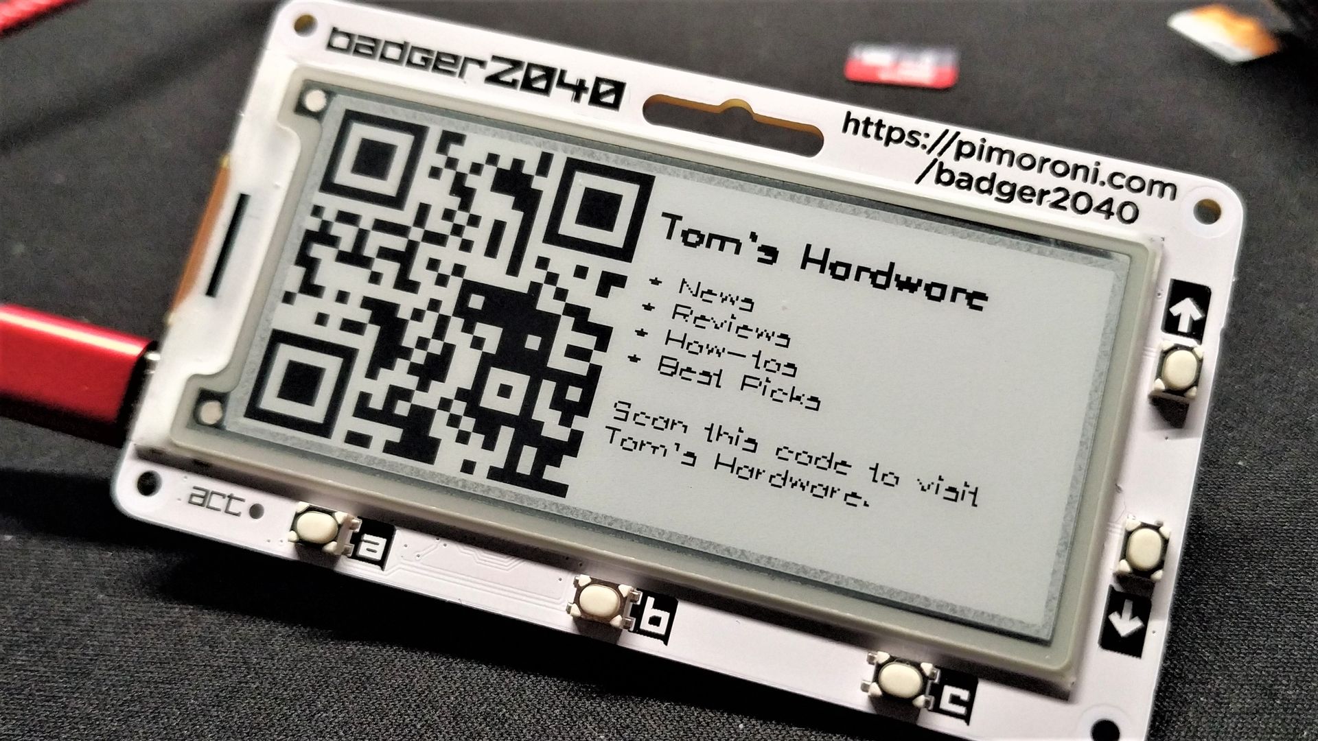 Pimoroni Badger 2040 Review: A Wearable Screen | Tom's Hardware