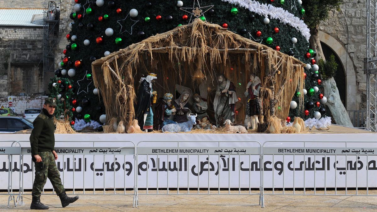 Christmas in Bethlehem: Muslims and Christians celebrate together in ...