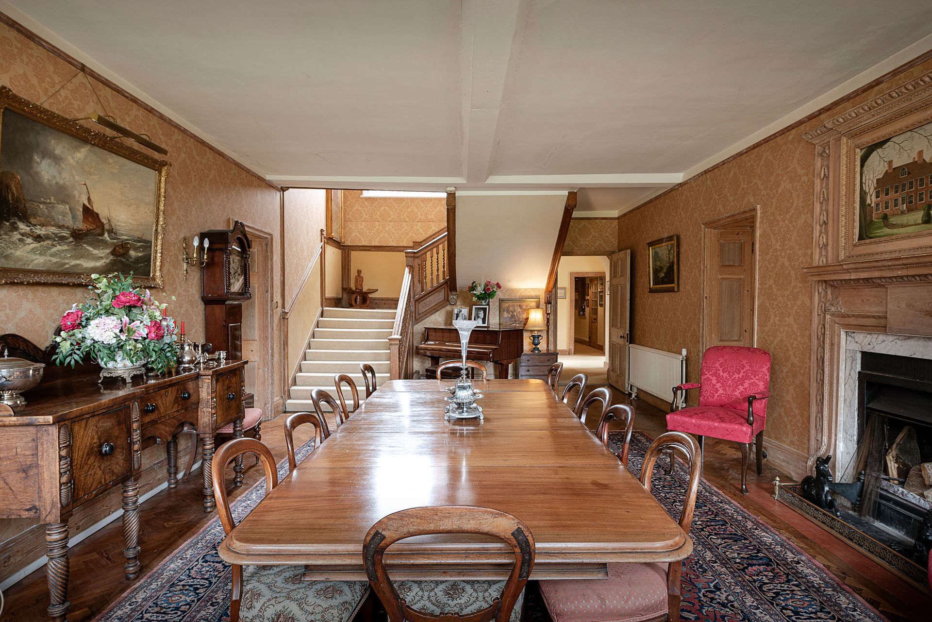 An Oxfordshire mansion that's been a much-loved family home over three ...