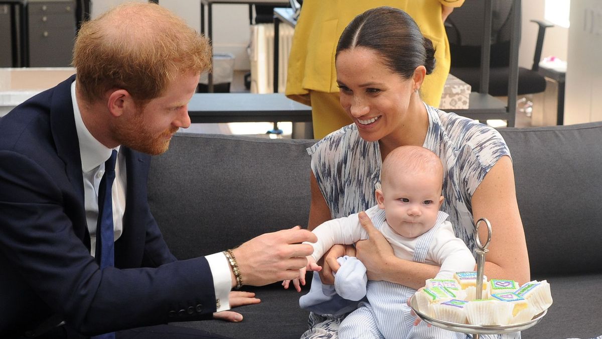 Prince Archie 'loves' that his grandpa King Charles 'lives in a castle ...