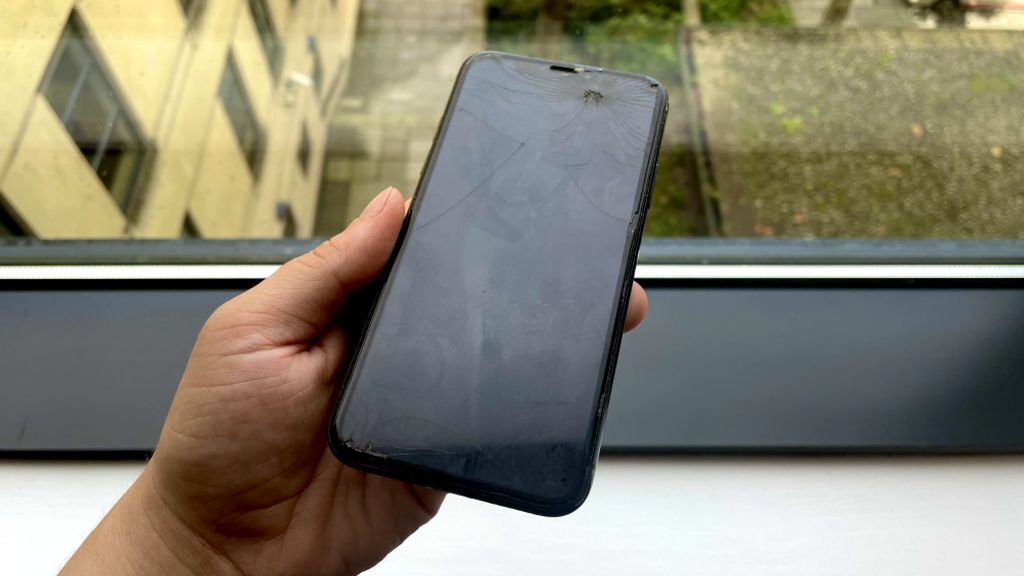 How to remove scratches on your iPhone screen | Tom's Guide