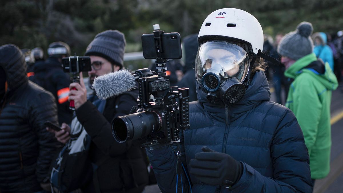 Associated Press journalists will ONLY use Sony cameras from now on ...