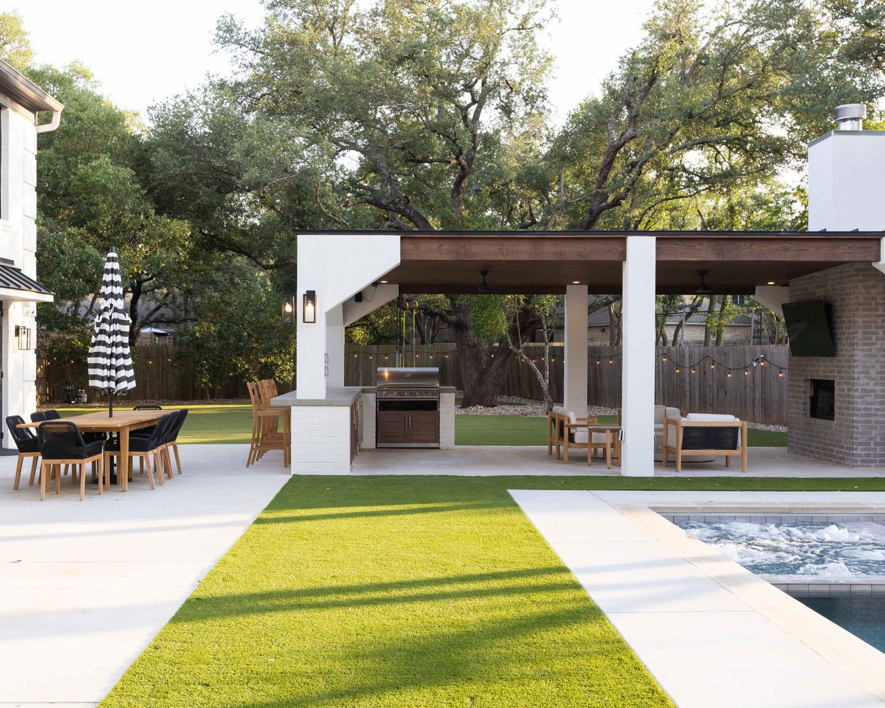 How to reduce glare on an outdoor TV: 5 easy, expert steps | Homes and ...