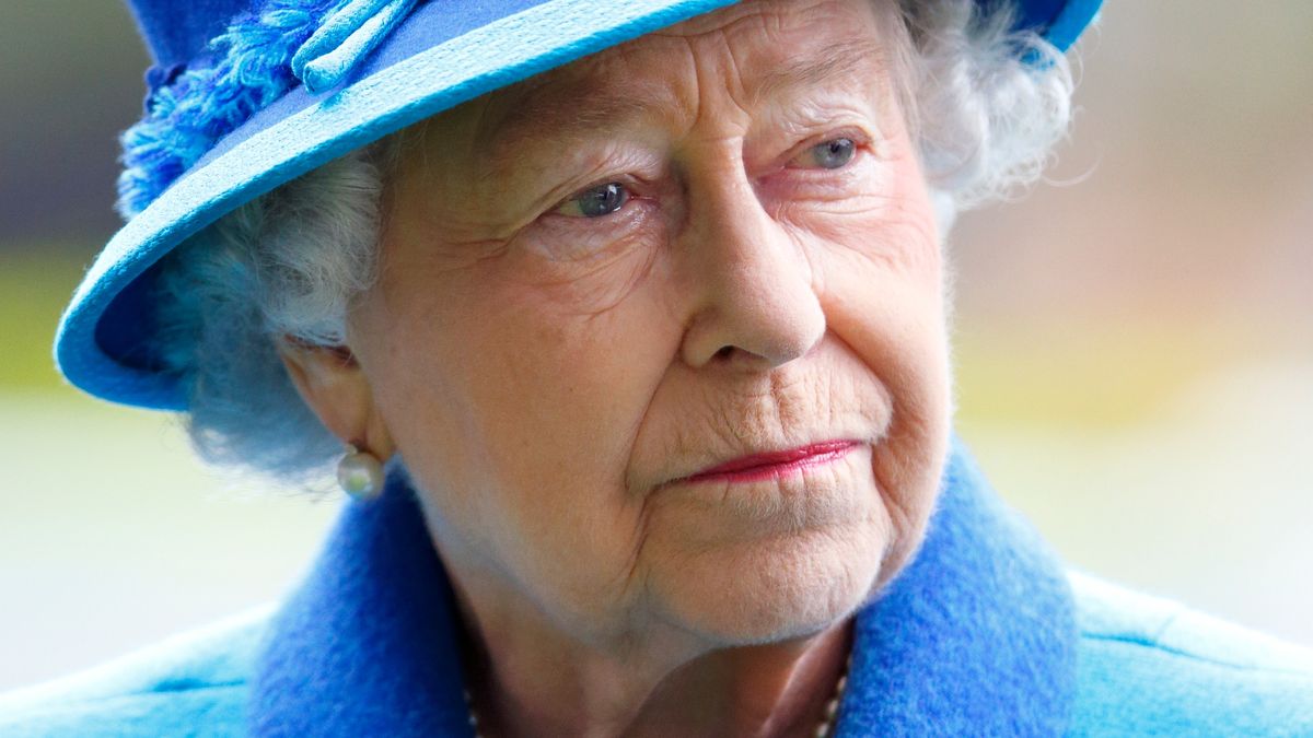 The Queen’s sad confession about what she hates about her job | Woman ...