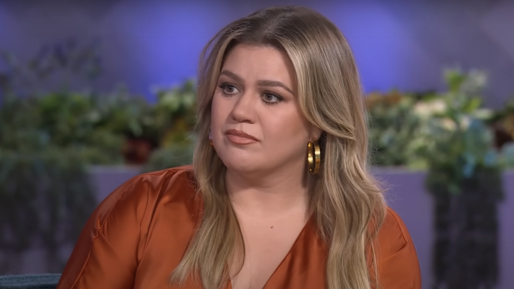 Kelly Clarkson Talks Sharing Her Honest Story After Divorce, And What’s ...