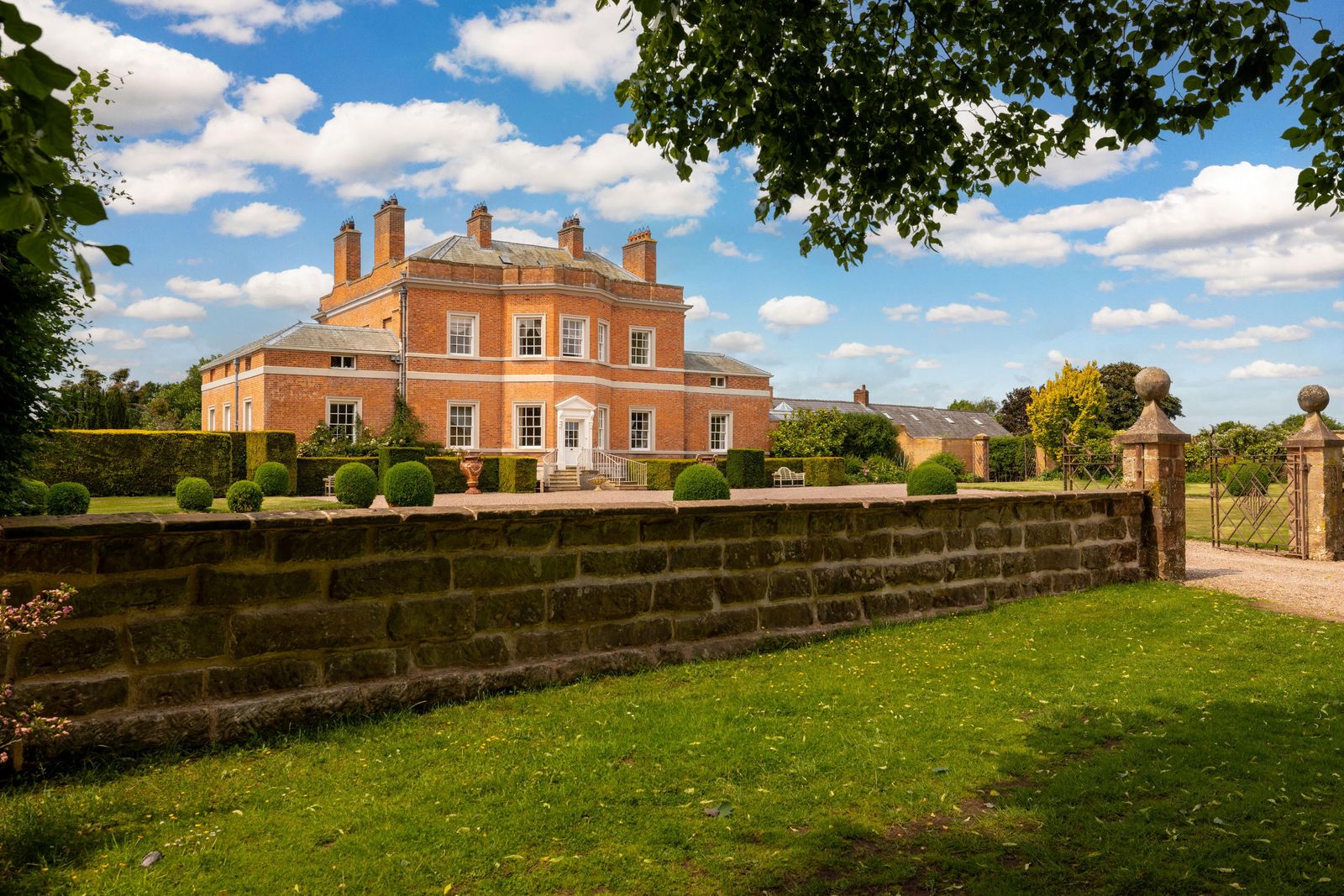 'One of the finest houses in Cheshire' blends Georgian architecture ...