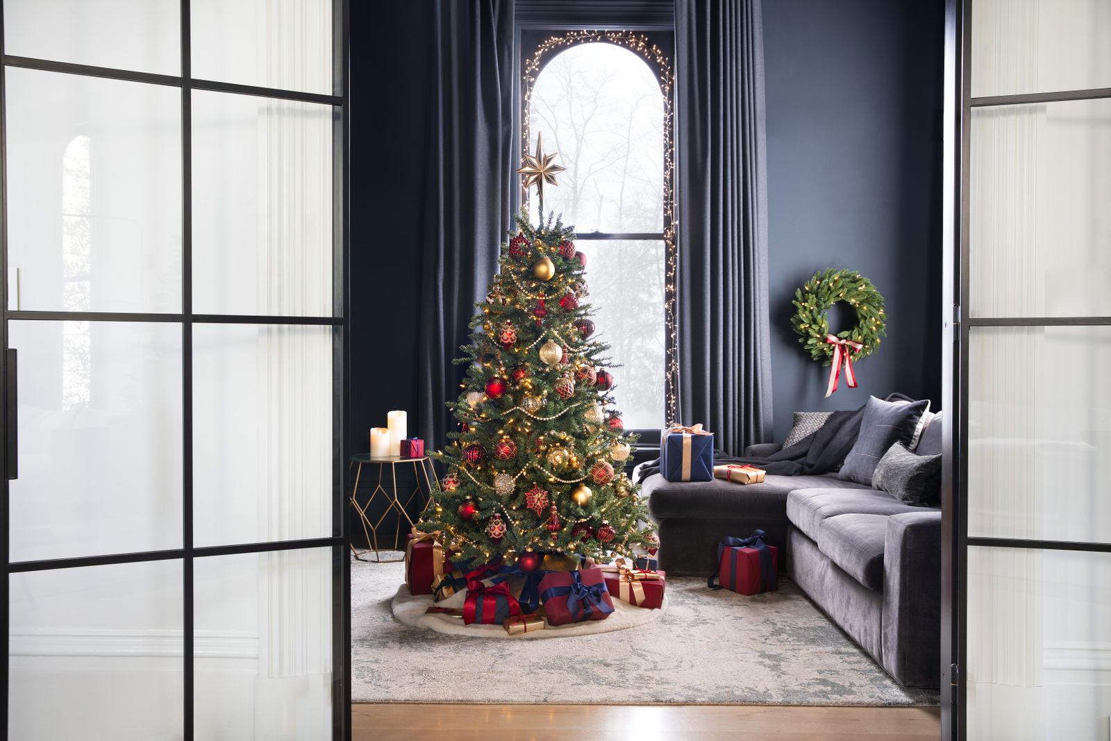 How to fluff a Christmas tree for fuller looking foliage | Livingetc