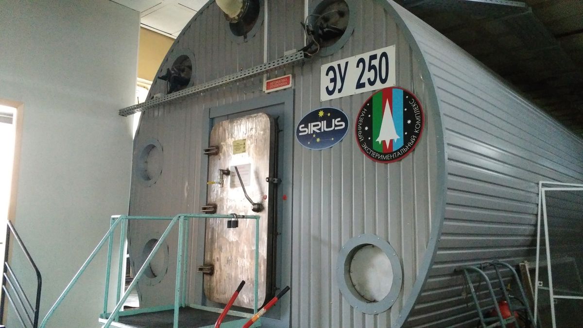 Touring Where the Mars-500 'Astronauts' Pretended to Take a Red Planet ...