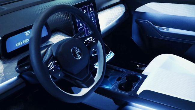 The Fisker Ocean has a solar roof that provides 1,000 miles of future ...