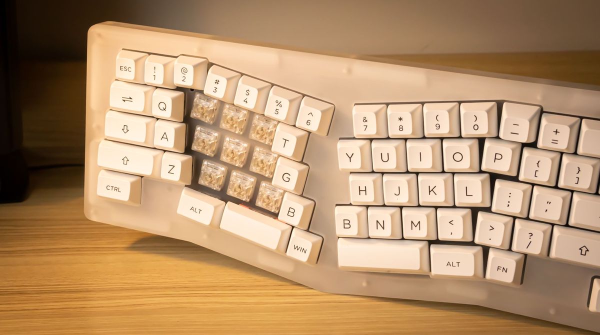 Akko ACR Pro Alice Plus Review: An Affordable Split Layout | Tom's Hardware