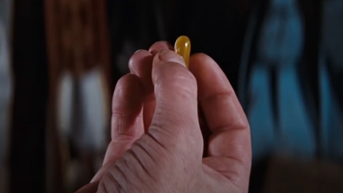32 Most Ridiculous James Bond Gadgets | Cinemablend