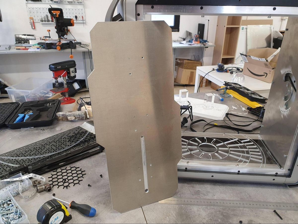 Building Project A.R.E.S: My Award-Winning Sci-Fi Case Mod | Tom's Hardware