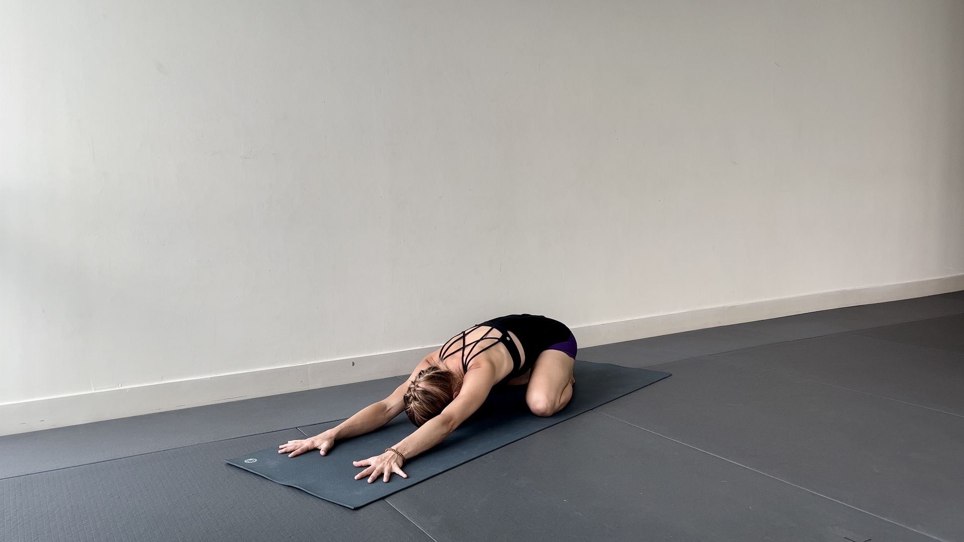 This eight-move yoga for muscle soreness routine soothes aching muscles ...