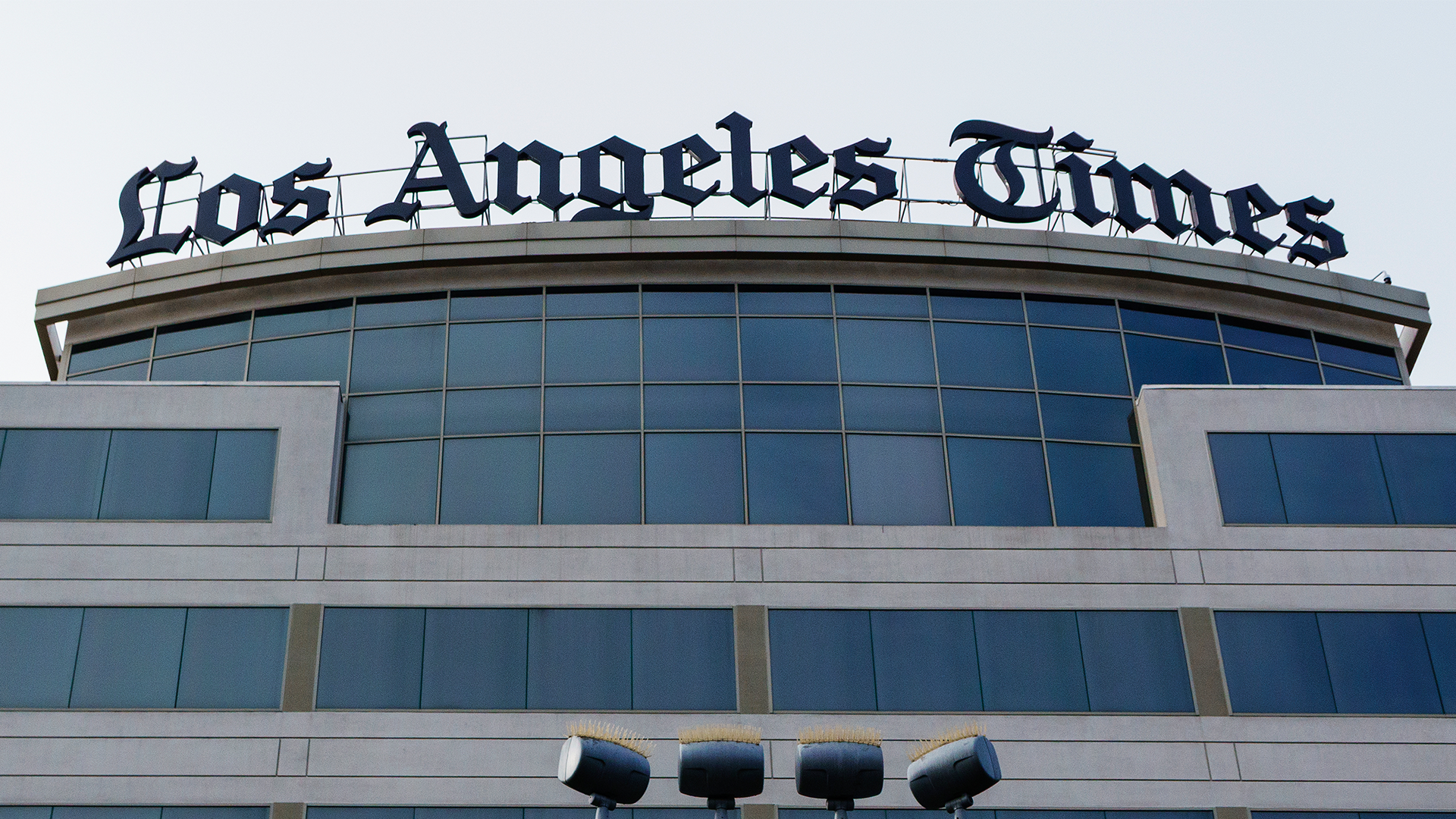 The LA Times gives mealy-mouthed AI the last word on its opinion pieces ...