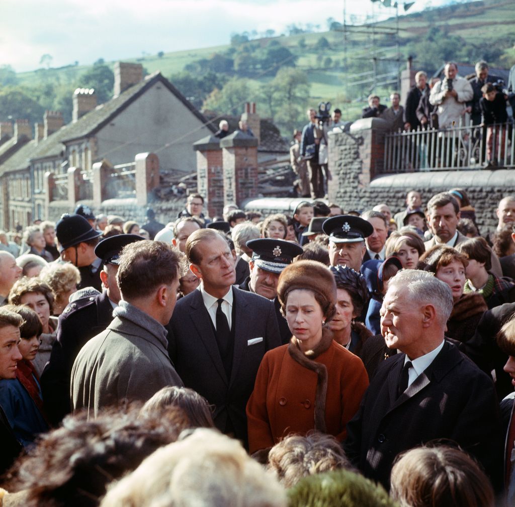 The Tragic Event That Once Made Queen Elizabeth Cry in Public | Marie ...